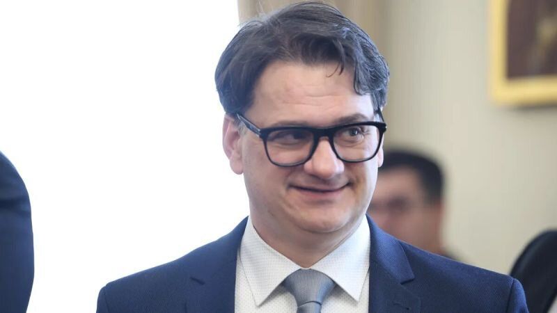 Школата на министъра на културата получи предизвестие за напускане ...