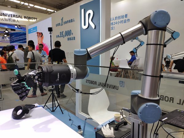 Universal Robots представя UR приложения, които значително улесняват ...